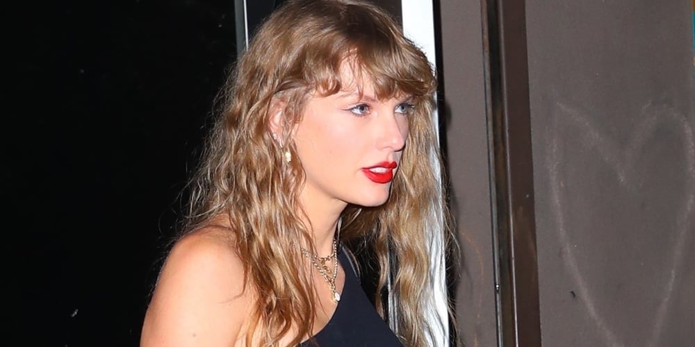 Taylor Swift Rocks Short Pleated Skirt For Latest Studio Session in NYC ...