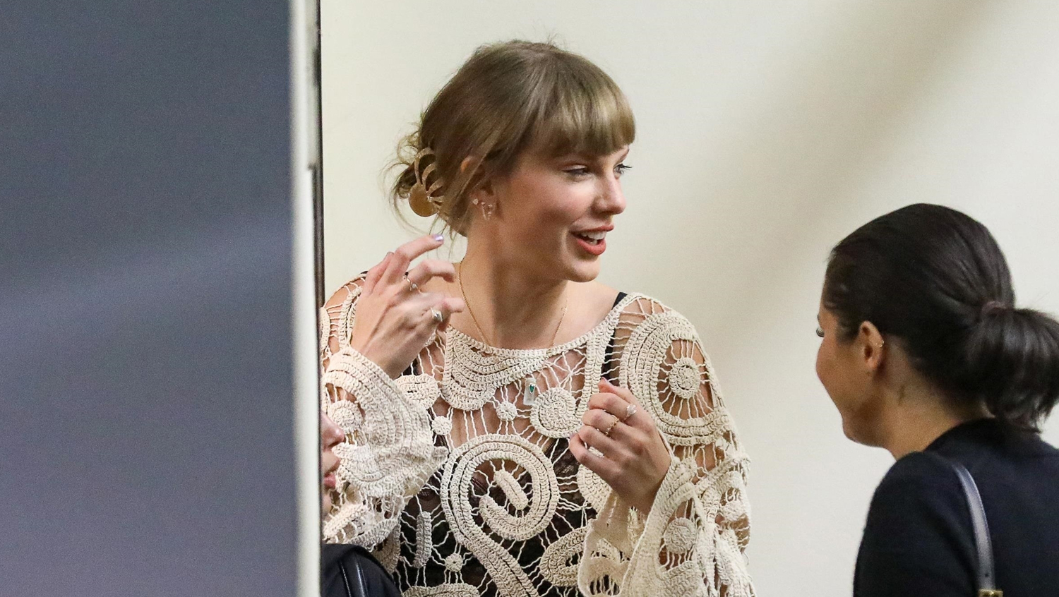 Taylor Swift’s $17 Sweater Is Back in Stock – Get the Shopping Link ...