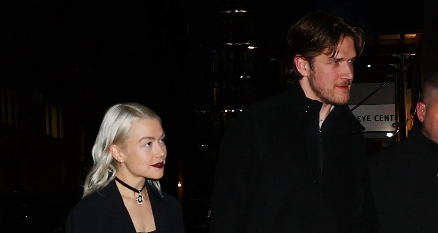 Phoebe Bridgers & Bo Burnham Hold Hands at ‘Saturday Night Live’ After ...