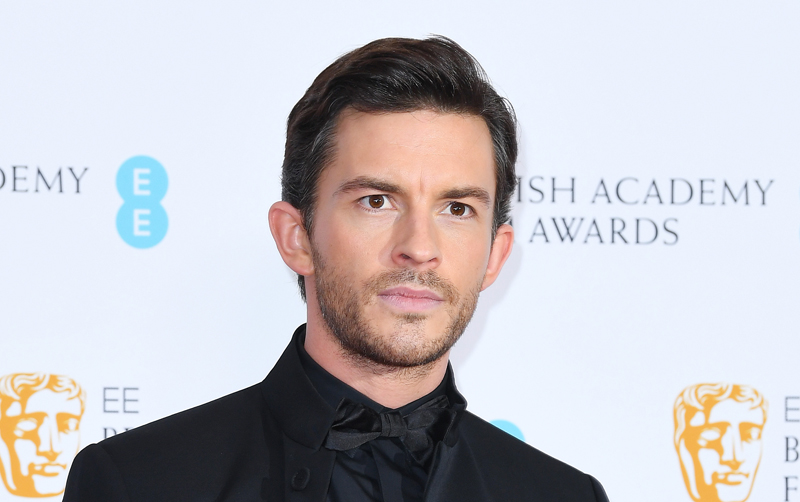 Jonathan Bailey Confirms He’s Dating a ‘Lovely Man,’ Explains Why ...