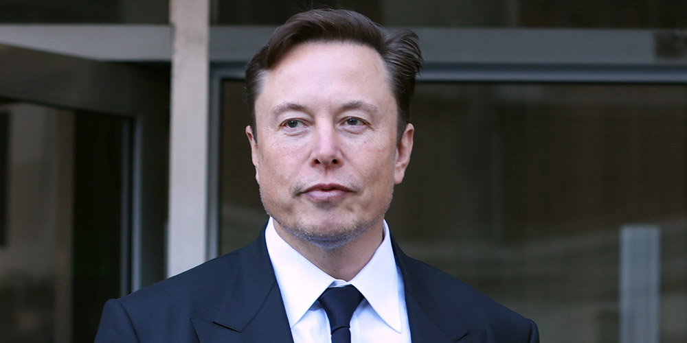 Elon Musk Makes Very Rare Appearance With His Son X Æ A-12 During Father-Son Outing at Football ...