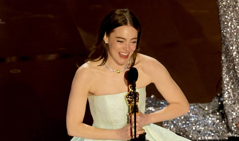 Emma Stone Wins Second Oscar for Best Actress, Fights Back Tears While ...