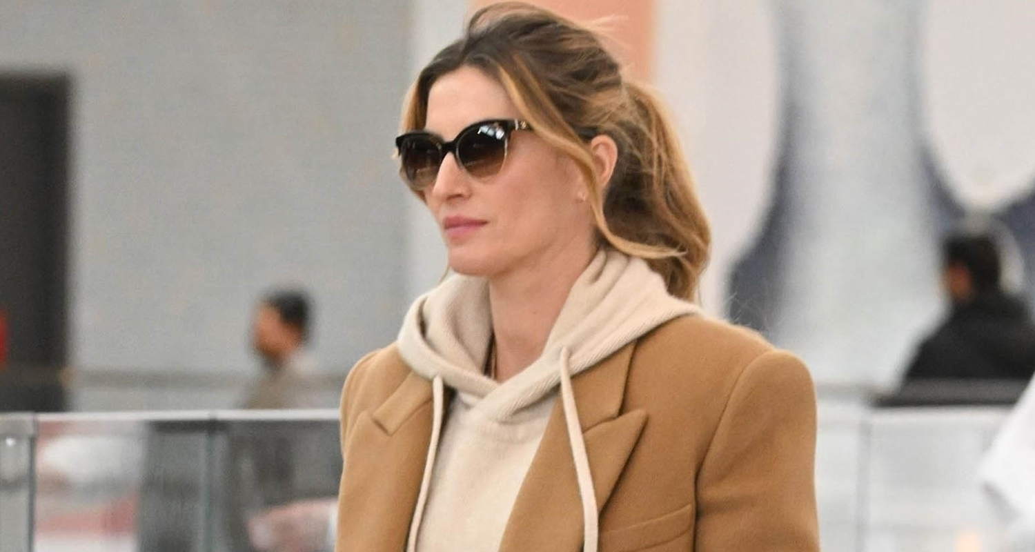Gisele Bundchen Shows Off Chic Airport While Catching Flight Out of NYC | Gisele Bundchen ...