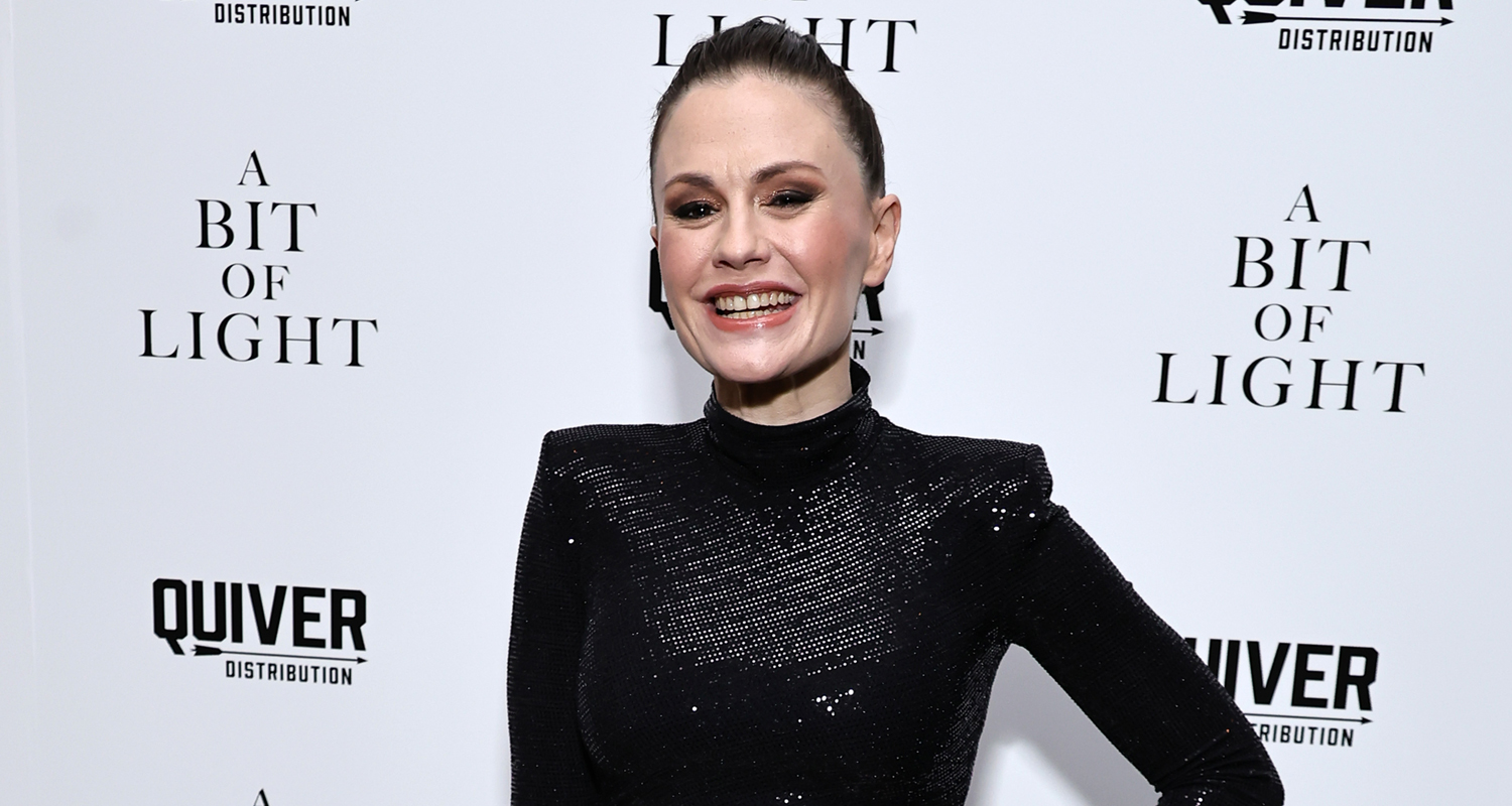Anna Paquin Walks with Cane at ‘A Bit of Light’ Premiere, Reason Why ...