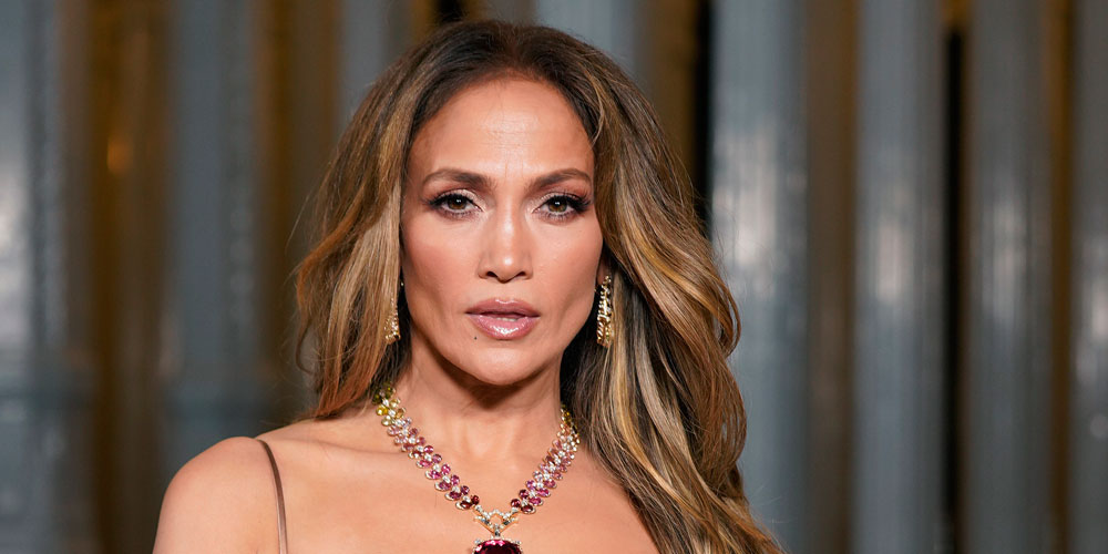 Jennifer Lopez Celebrates Fourth of July With Wedding Ring On, Says She ...