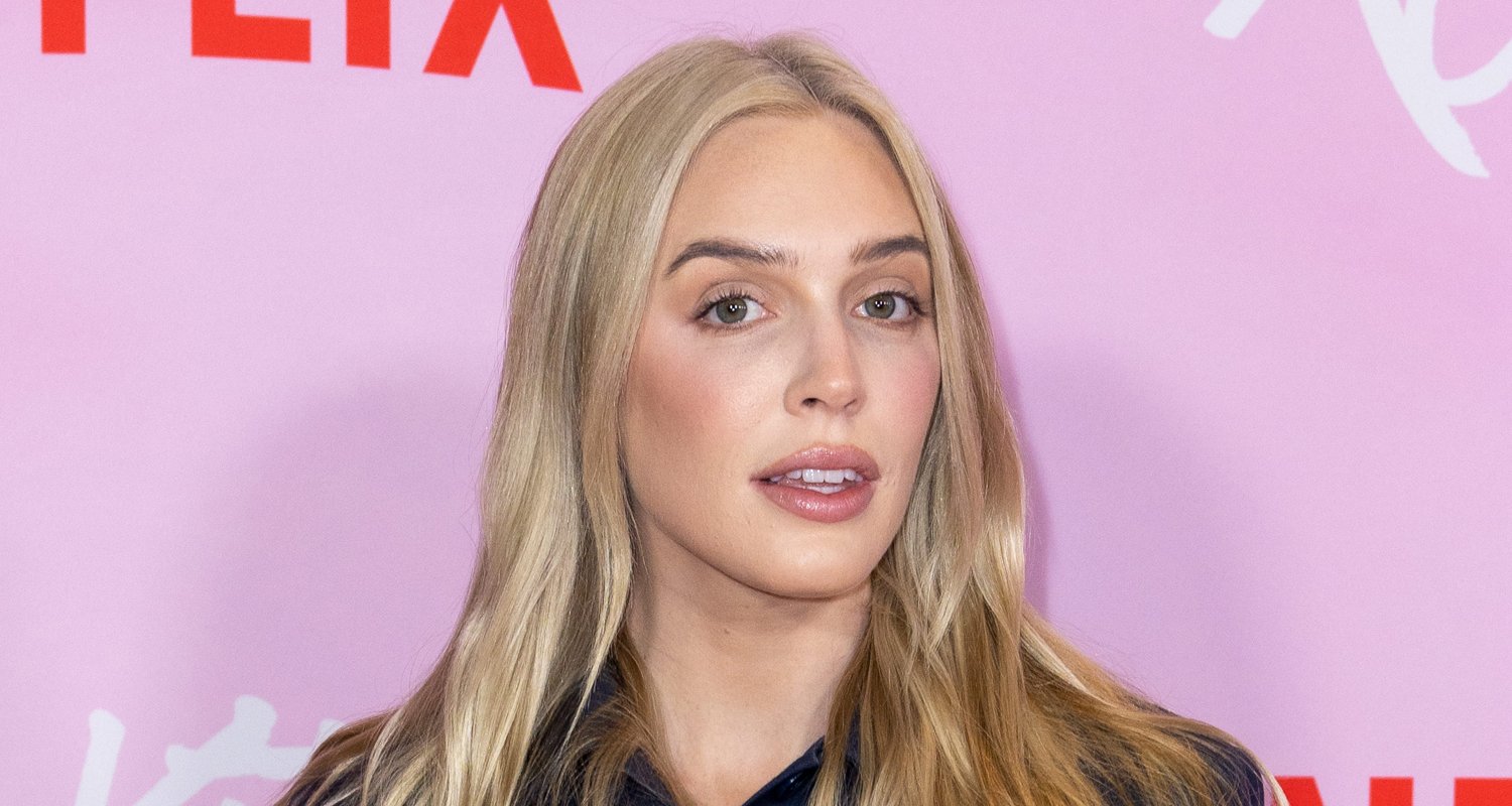 Alex Cooper Signs New ‘Call Her Daddy’ Deal with SiriusXM for $125 Million | Alex Cooper, Call ...