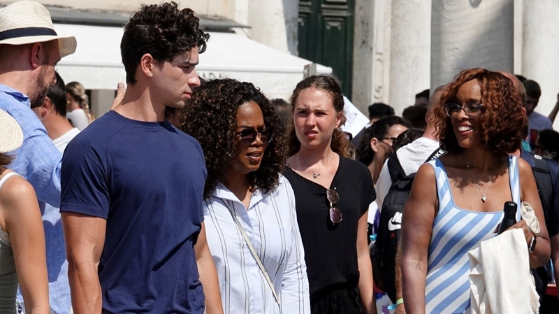 Oprah Winfrey & Gayle King Spotted Vacationing with Broadway Actor ...