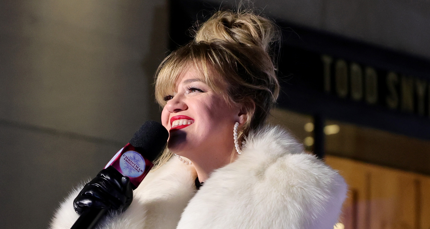 Kelly Clarkson Drops New Holiday Song ‘You For Christmas’ – Read the ...