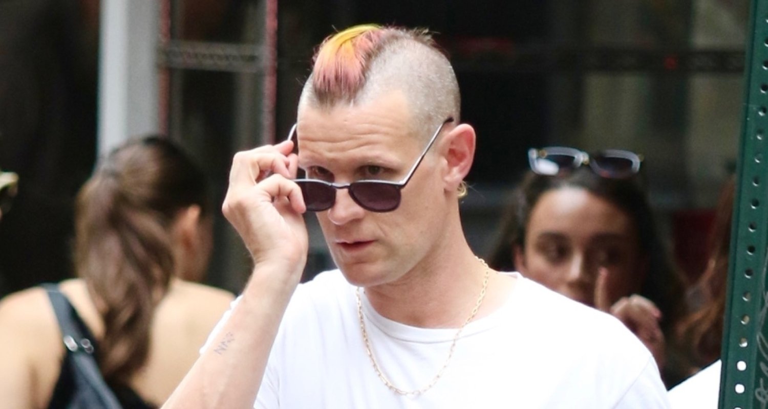 Matt Smith Looks Unrecognizable with Colorful Mohawk for New Movie ...