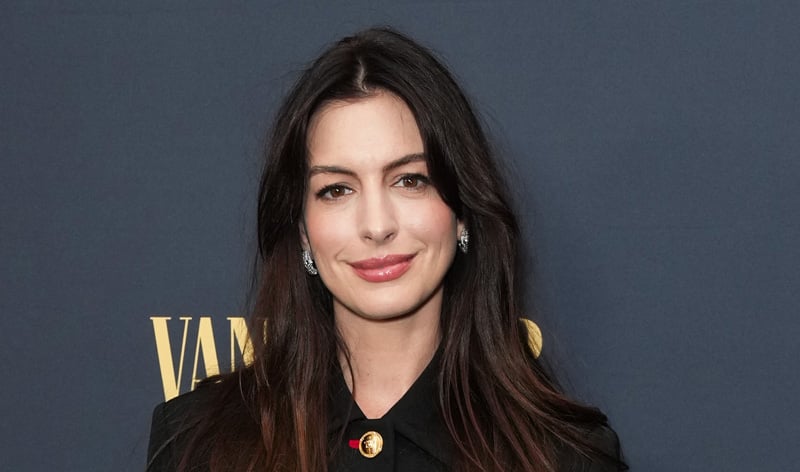 Anne Hathaway Dresses as ‘Boo York City’ for Early Halloween Costume ...