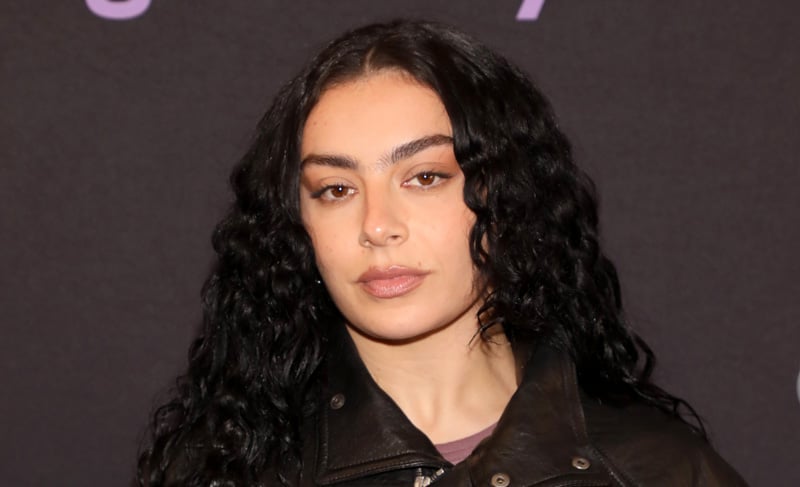 ‘Apple’ (Remix) Lyrics: Charli XCX’s New Version of Hit Song with ...