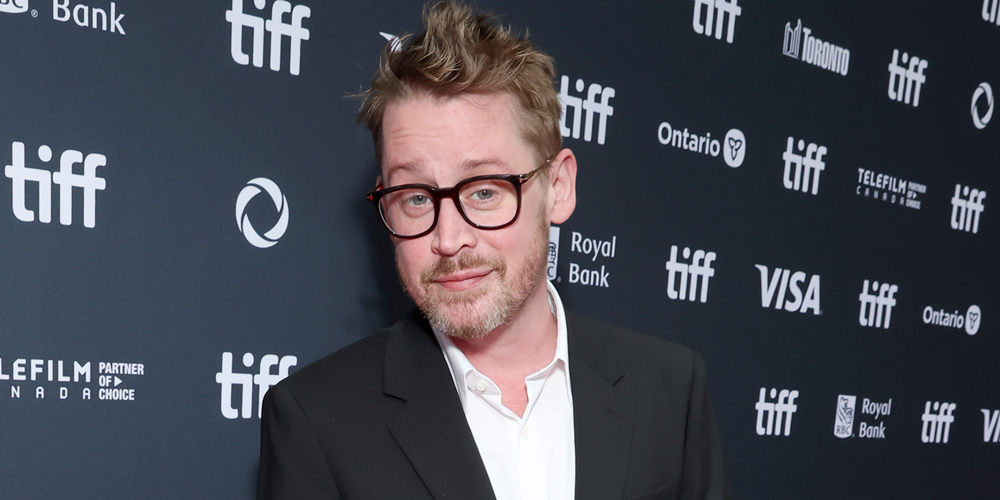 Macaulay Culkin Cut Down a Real Tree Outside ‘Home Alone’ House ...