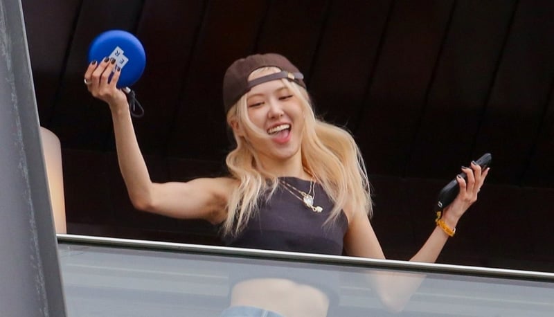 ROSÉ Dances for Fans From Hotel Balcony in Rio After Dropping New Song ...