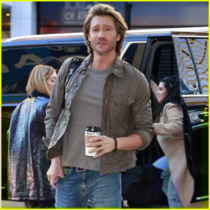 Chad Michael Murray Talks Toning His Abs for Shirtless Scenes in ‘Merry ...