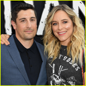 Jenny Mollen Responds to Backlash After Taking Flight with Head Lice ...