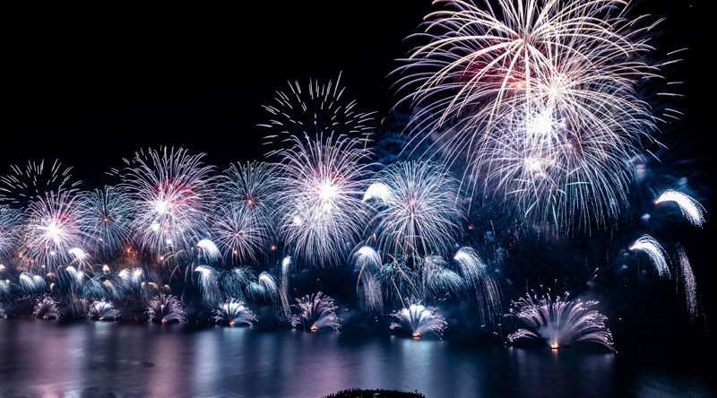 What Does ‘Auld Lang Syne’ Mean? Song Lyrics Revealed & Listen to ...