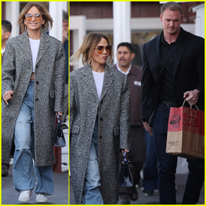 Jennifer Lopez Looks Chic While Completing Some Last-Minute Holiday ...