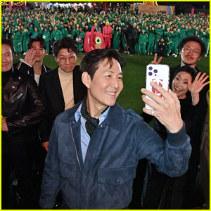 Lee Jung-jae Snaps Group Selfie With ‘Squid Game’ Co-Stars at Season 2 ...