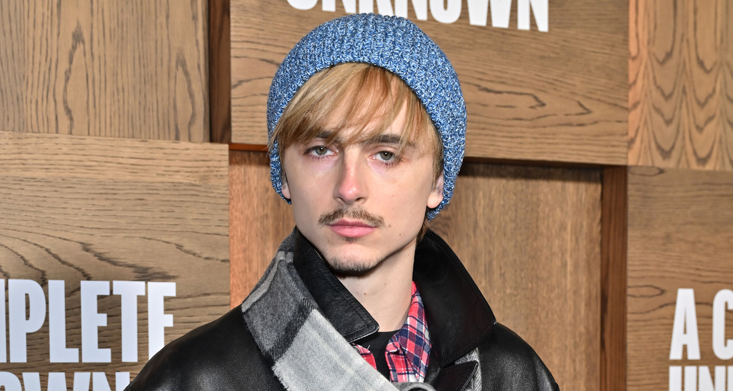 Timothee Chalamet Recreates Bob Dylan Look Nearly 22 Years Later at ‘A ...