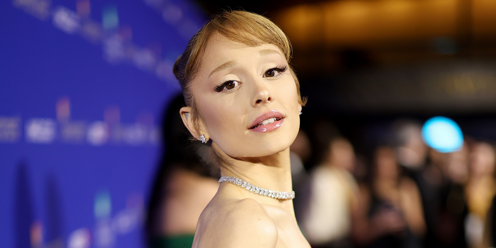 Ariana Grande Pokes Fun at Her Age While Accepting ‘Rising Star’ Award ...