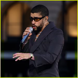 ‘LO QUE LE PASÓ A HAWAii’ Lyrics & English Translation: See the Meaning ...