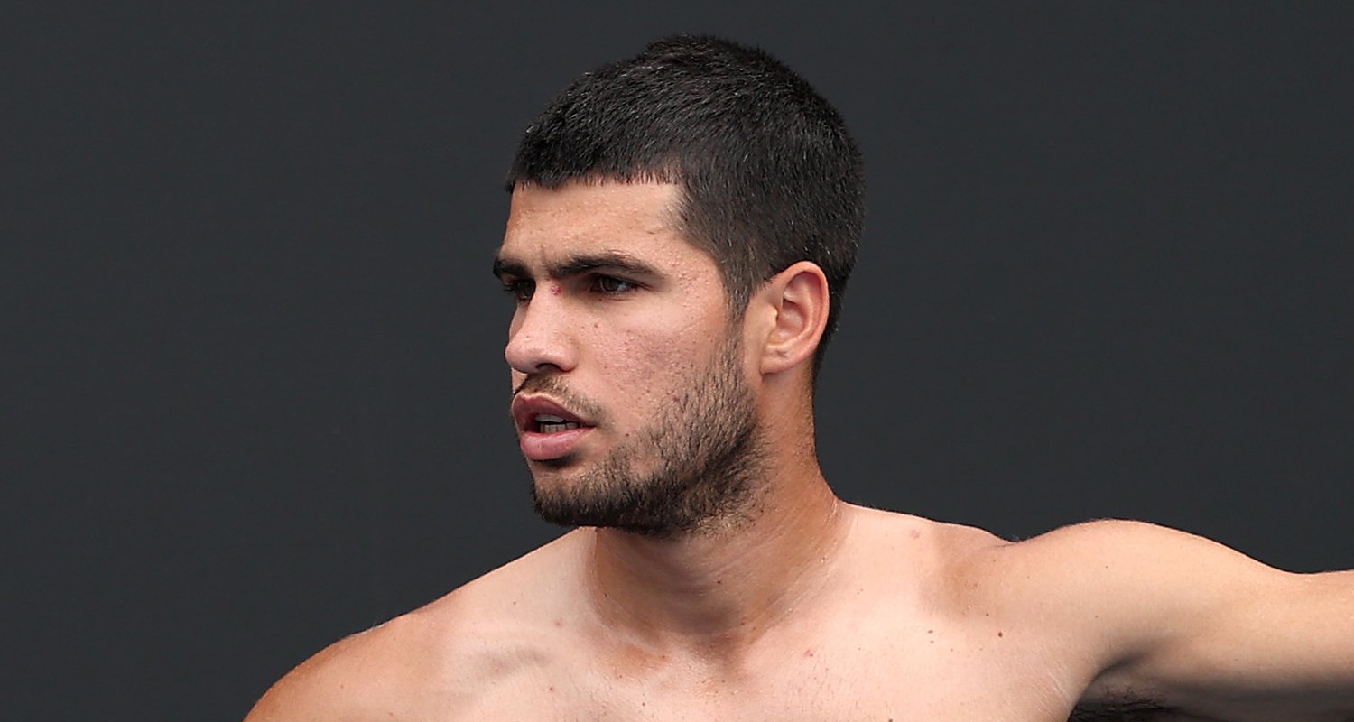 Carlos Alcaraz Shows Off Toned Shirtless Torso During Australian Open 2025 Practice Session ...