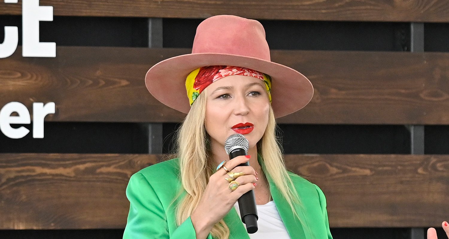 Jewel Apologizes for Disappointing Fans After Performing at RFK Jr ...