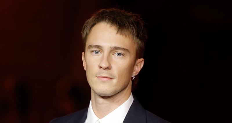 Is Drew Starkey Wearing a Prosthetic in ‘Queer’ or Is That Really Him ...