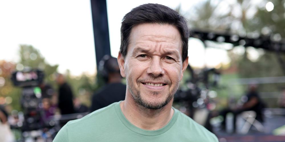 Why Mark Wahlberg Apologized to the ‘Flight Risk’ Cast | Flight Risk ...