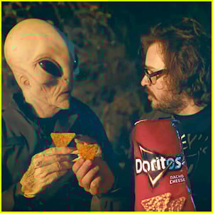Doritos Super Bowl Commercial 2025: Aliens Try to Abduct Doritos Bag ...
