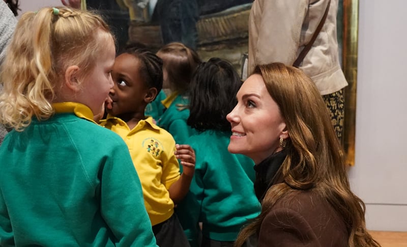 Kate Middleton Joins Schoolchildren on Field Trip to National Portrait ...