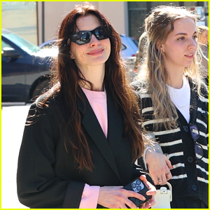 Anne Hathaway Smiles on NYC Set of ‘Verity,’ New Film Based on a ...