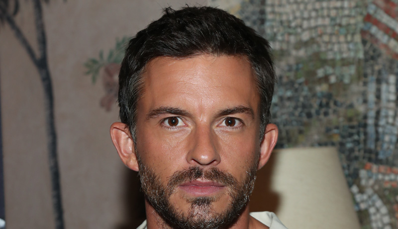 Jonathan Bailey’s Favorite Skincare Brand Revealed & The Simple 3-Step ...