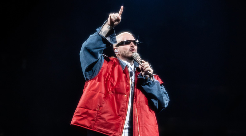 J Balvin Kicks Off 2025 ‘Back to the Rayo’ Tour – Set List Revealed for ...