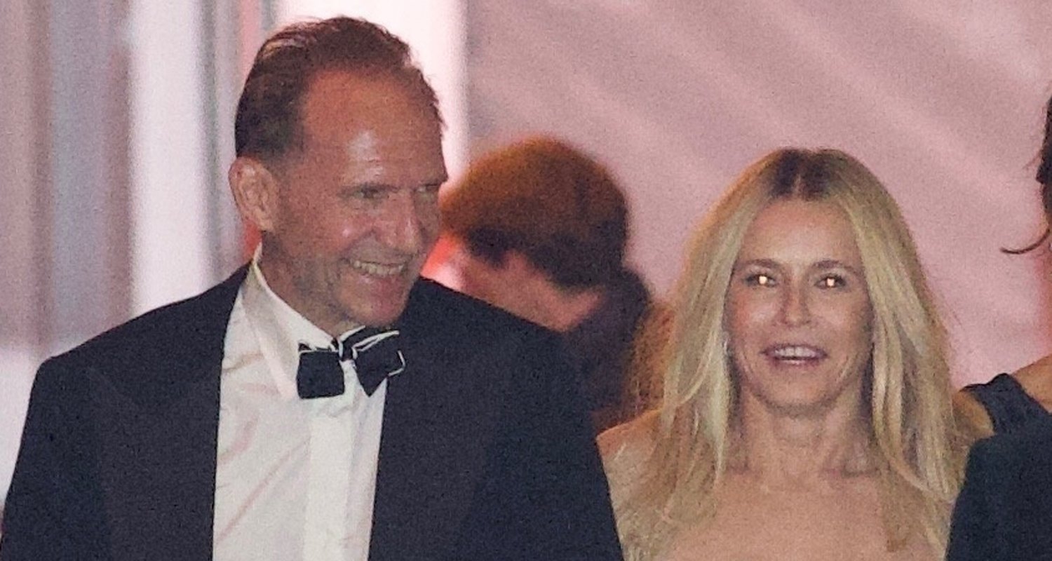 Ralph Fiennes & Chelsea Handler Spark Romance Rumors at Vanity Fair ...