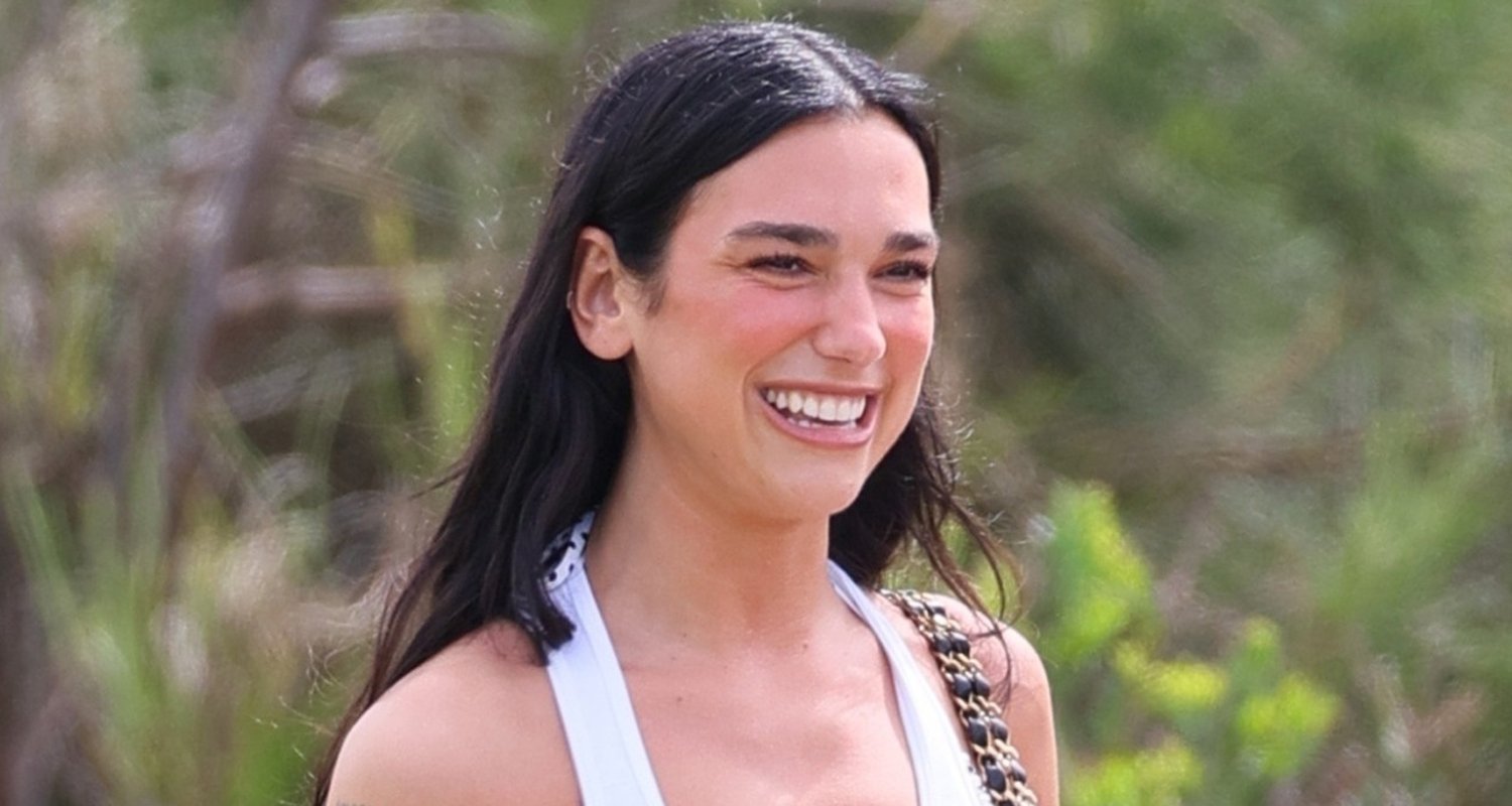 Dua Lipa Enjoys Fun Beach Day with Friends in Sydney | Bikini, Dua Lipa ...