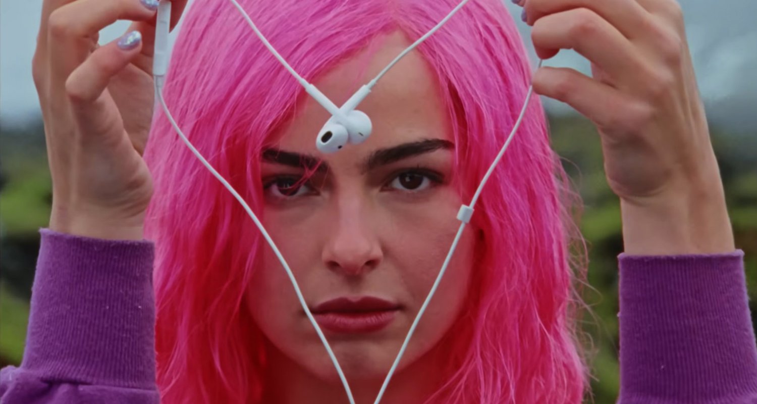 ‘Headphones On’ Lyrics: Addison Rae Drops Latest Single & Music Video ...