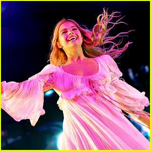 Addison Rae Makes Surprise Coachella 2025 Appearance During Arca’s Set ...