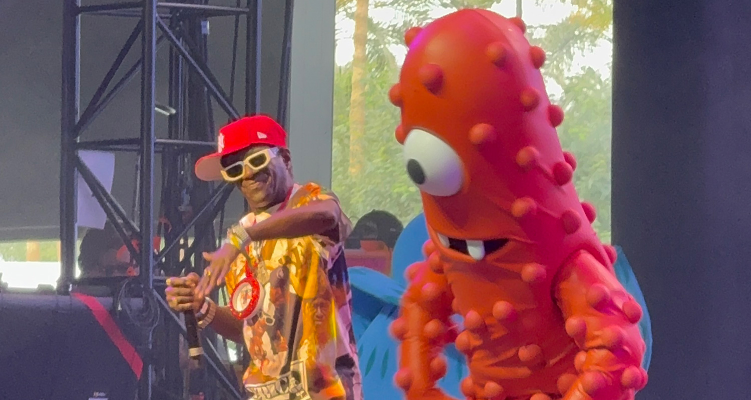 Flavor Flav Makes Surprise Coachella Appearances During Blu DeTiger ...