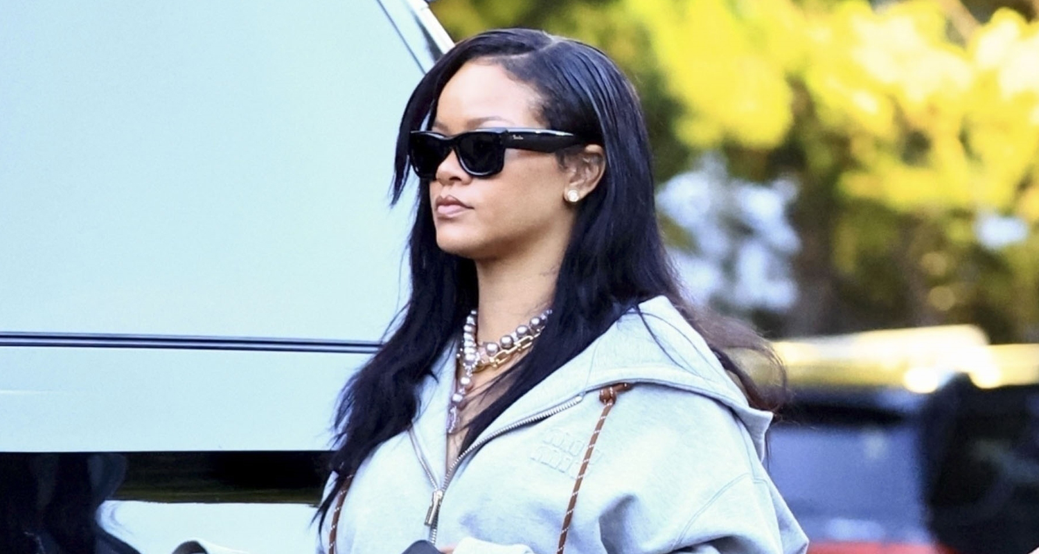 Rihanna Goes Comfy in Sweats While Running Errands in Los Angeles ...