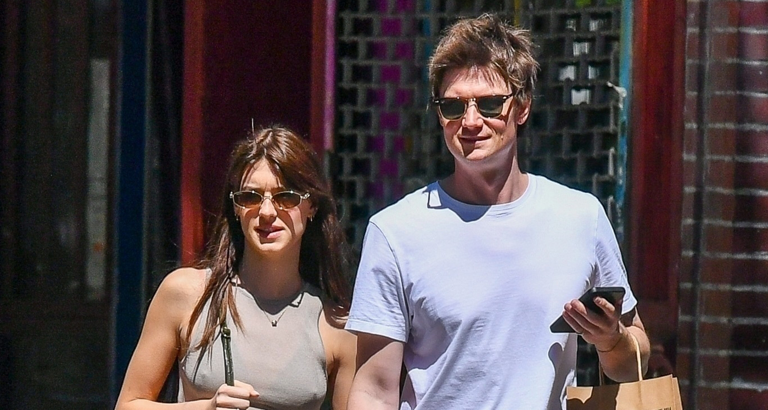 Daisy Edgar-Jones & Boyfriend Ben Seed Hold Hands on Rare Day Out in ...