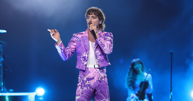 AMAs 2025: Benson Boone Includes Heidi Klum & Nikki Glaser in His Performance Again After Viral ...