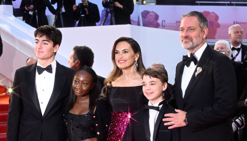 Mariska Hargitay Makes Rare Red Carpet Appearance with All 3 Kids & Husband Peter Hermann at ...