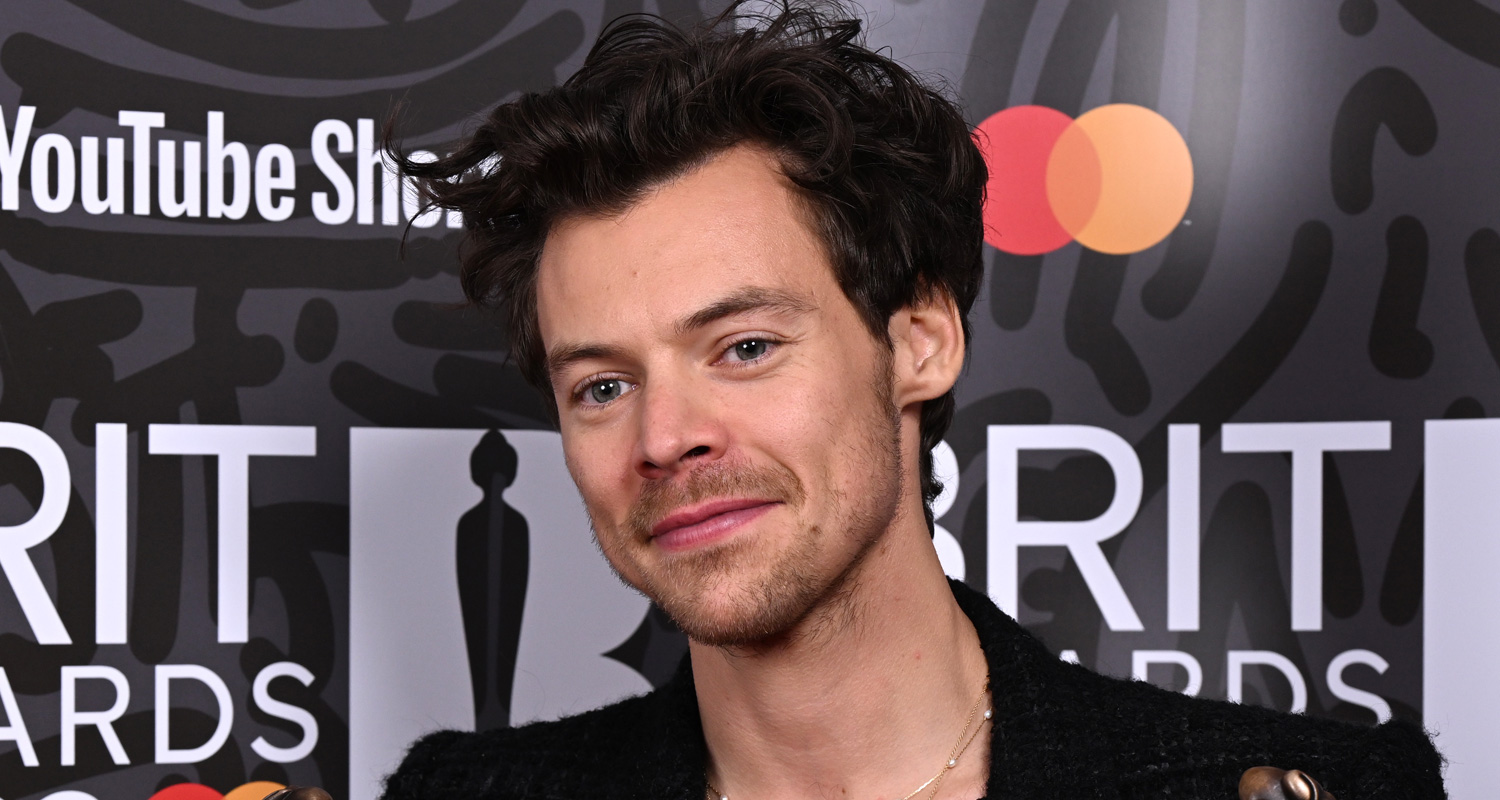 Harry Styles Spotted at Glastonbury Festival, Seen Dancing & Kissing ...