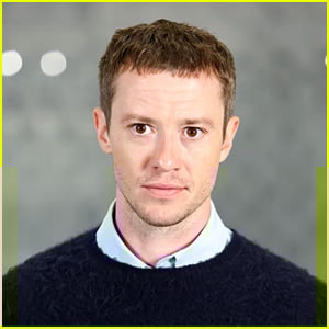 Who Is Joseph Quinn Dating? His Girlfriend Is a Huge Music Star ...