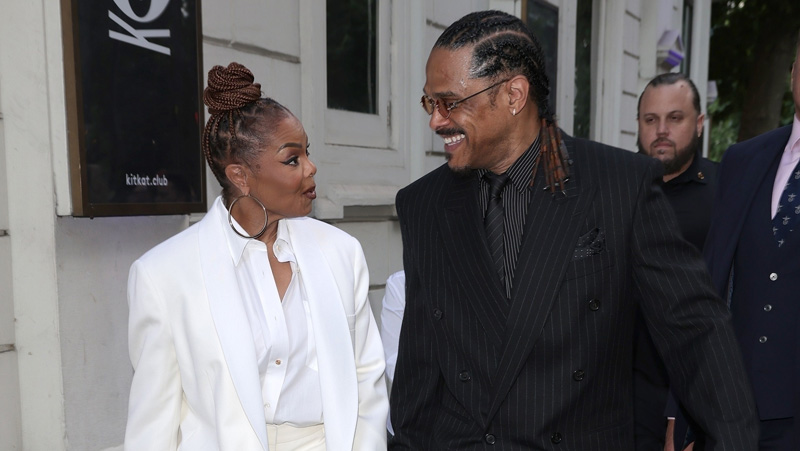 Janet Jackson Sparks Dating Rumors with Singer Maxwell While Holding ...