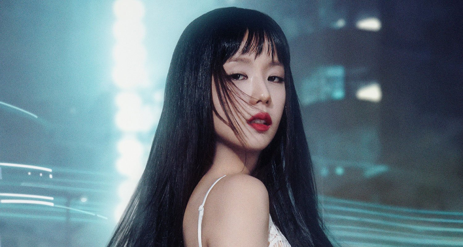 K-Pop Star Jisoo Stars In New Self-Portrait Campaign, Talks Filming ...