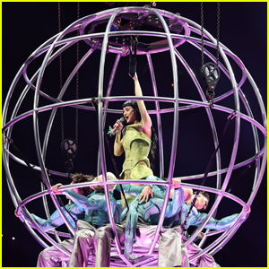 Katy Perry Appears to Nearly Fall as Prop Orb Malfunctions Mid Concert ...