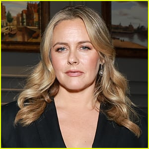 Alicia Silverstone Teases ‘Evolved’ Cher In ‘Clueless’ Reboot Series ...