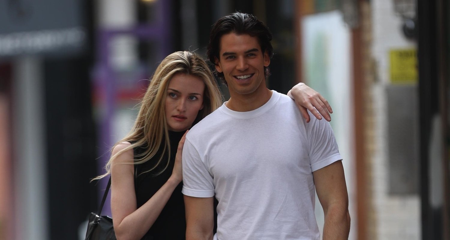 Sarah Pidgeon & Noah Fearnley Get Cozy Filming ‘American Love Story’ in ...